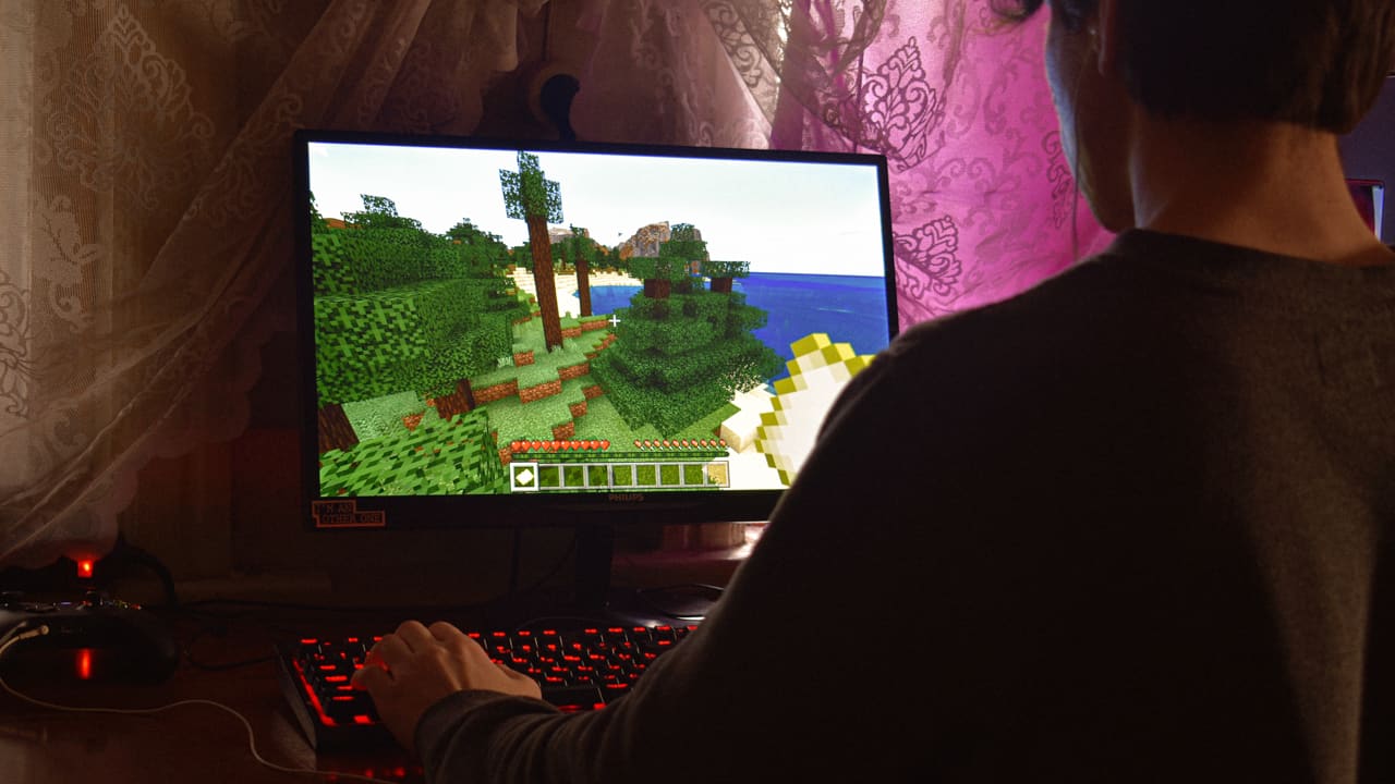 Solon pushes for the creation of an Internet Game Review and ...